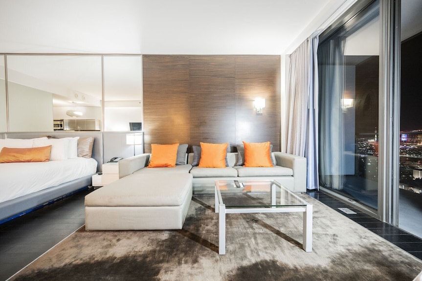 Svs: High Floor Strip View Studio | Open Balcony | Palms Place - Las Vegas Aquariums, Las Vegas