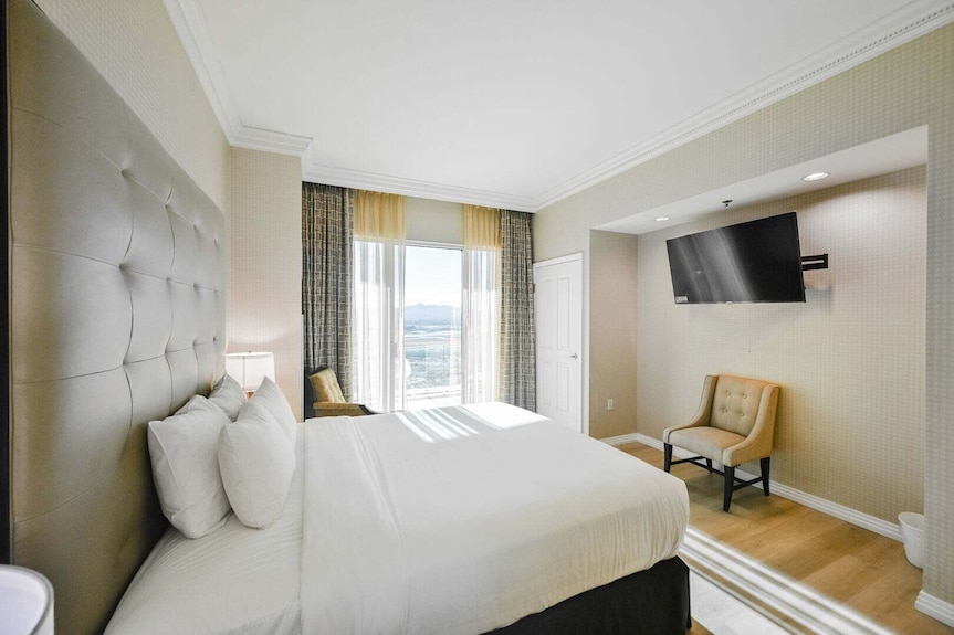 Svs: Remodeled 1bd/2ba | Extended Balcony | Mountain Views | Mgm - Paradise, NV