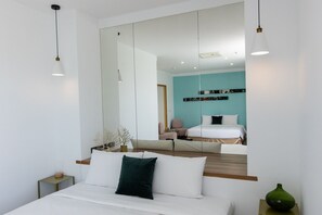 Quarto Quádruplo Familiar, vista para a montanha | Secretária, secretária adequada para computadores portáteis 