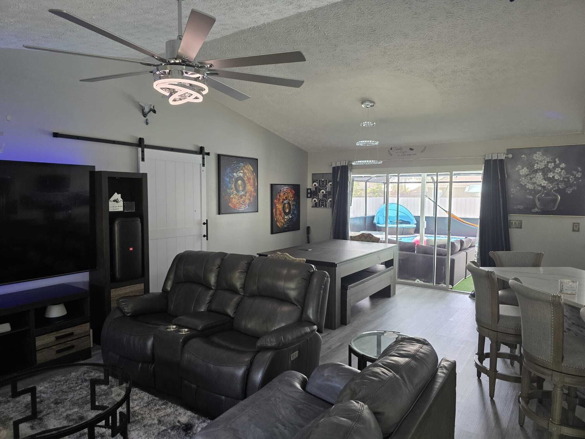 Charming 3-br Poolhouse Sleeps 15 Near Beaches, Family Games To Keep Night Going - Port St. Lucie, FL