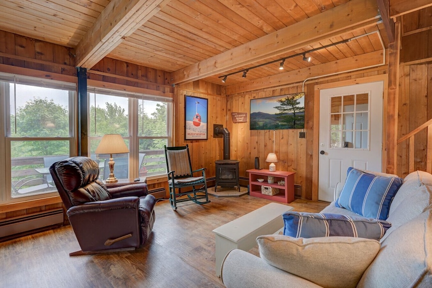 Mountain Views Moon Cottage - North Conway, NH