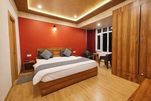 Quarto casal premium | Escrivaninha, quartos à prova de som, Wi-Fi de cortesia, roupa de cama