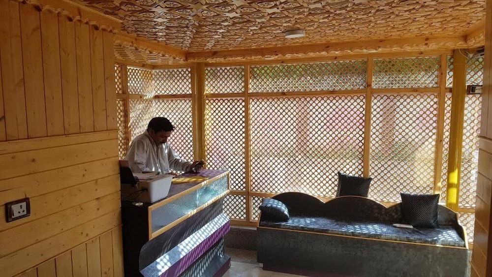 Hotel Gulistan - Srinagar