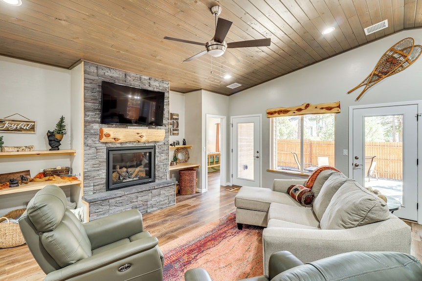 Hot Tub & Outdoor Living: Relaxing Show Low Cabin - Show Low, AZ