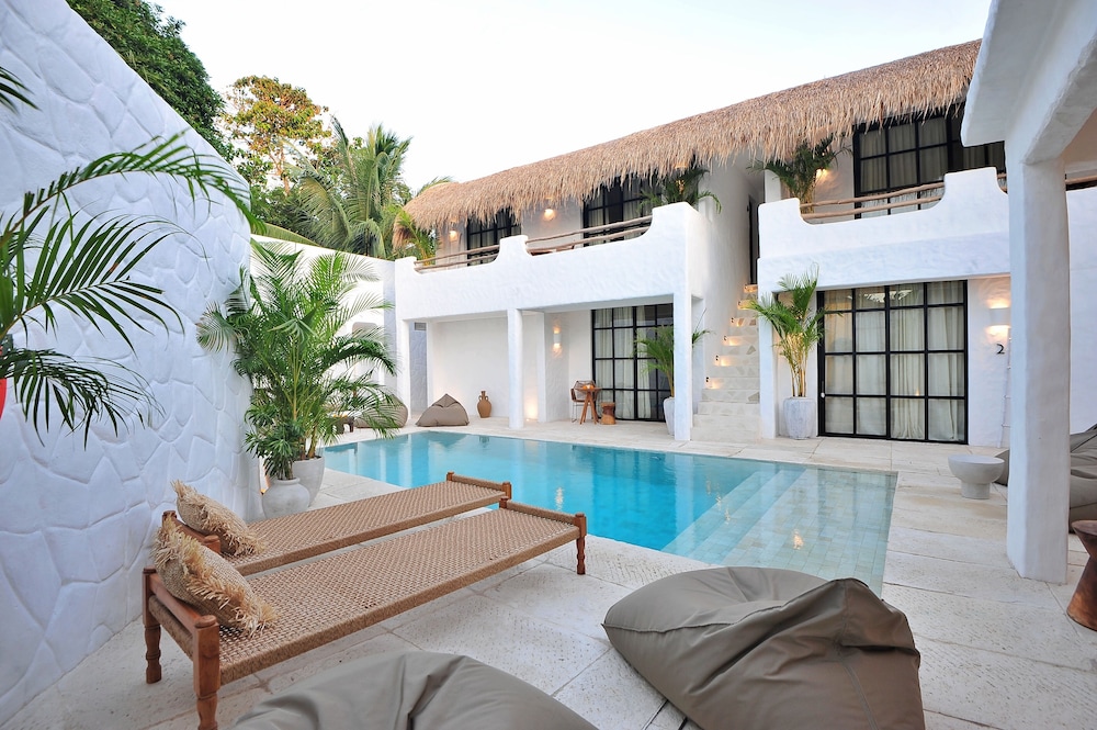 Amara Uluwatu - Uluwatu