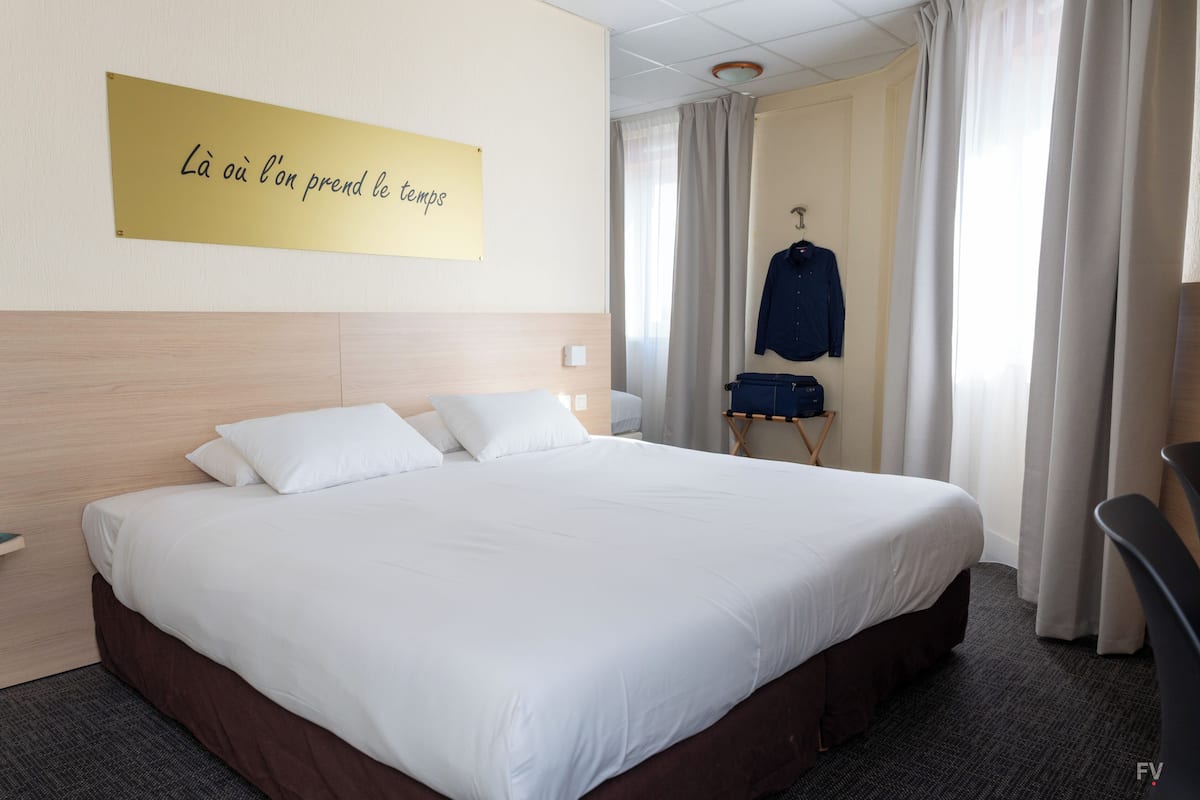 Quarto triplo | Escrivaninha, espaço de trabalho para notebook, quartos à prova de som