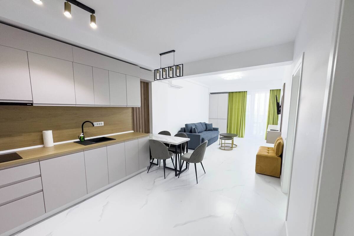 Apartamento, sacada, vista para o parque | Cozinha privada | Micro-ondas, cooktop, chaleira elétrica, cadeirão de bebê