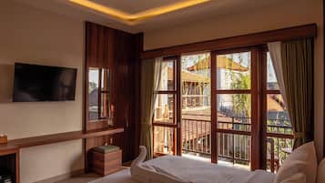 Quarto Deluxe, 1 cama de casal | Secretária, roupa de cama fornecida