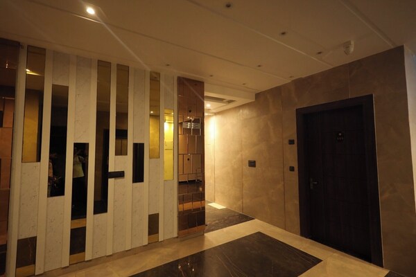 Radha Bihari Nikunj Inn & Restaurant - Vrindavan