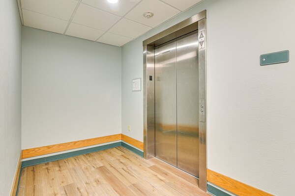 Walk To Galveston Beach: Resort-style Gem W/ Pool - Galveston, TX