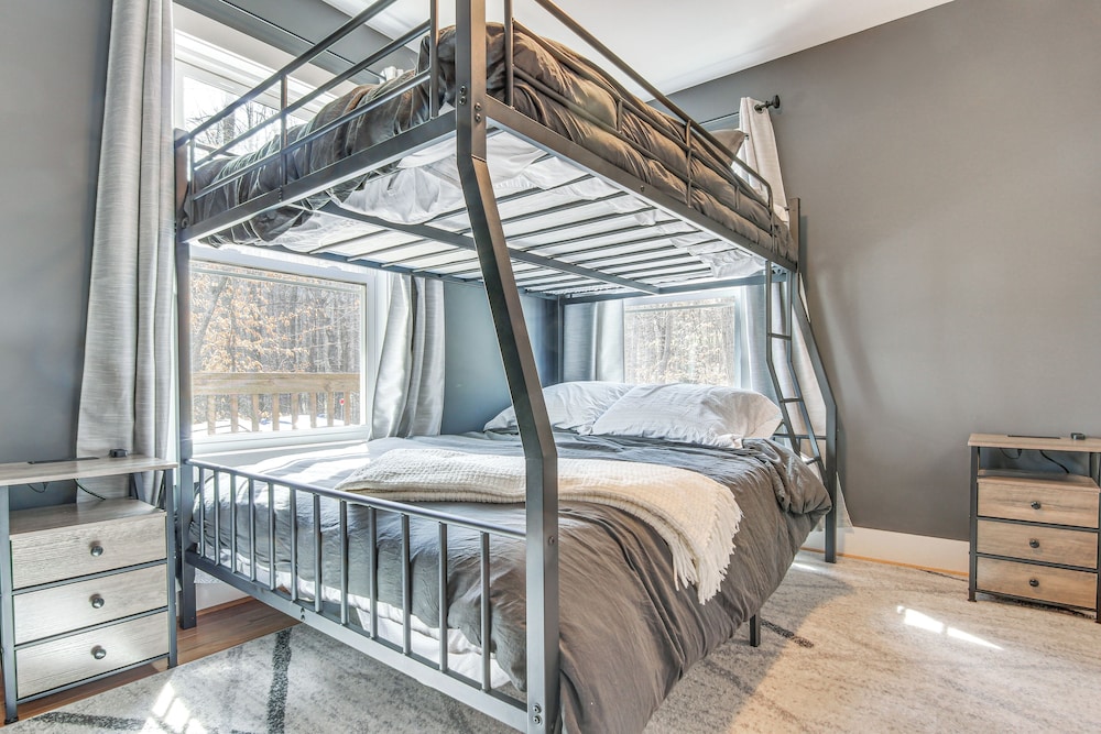 Modern Retreat W/ Mtn Views In Maggie Valley! - Maggie Valley, NC