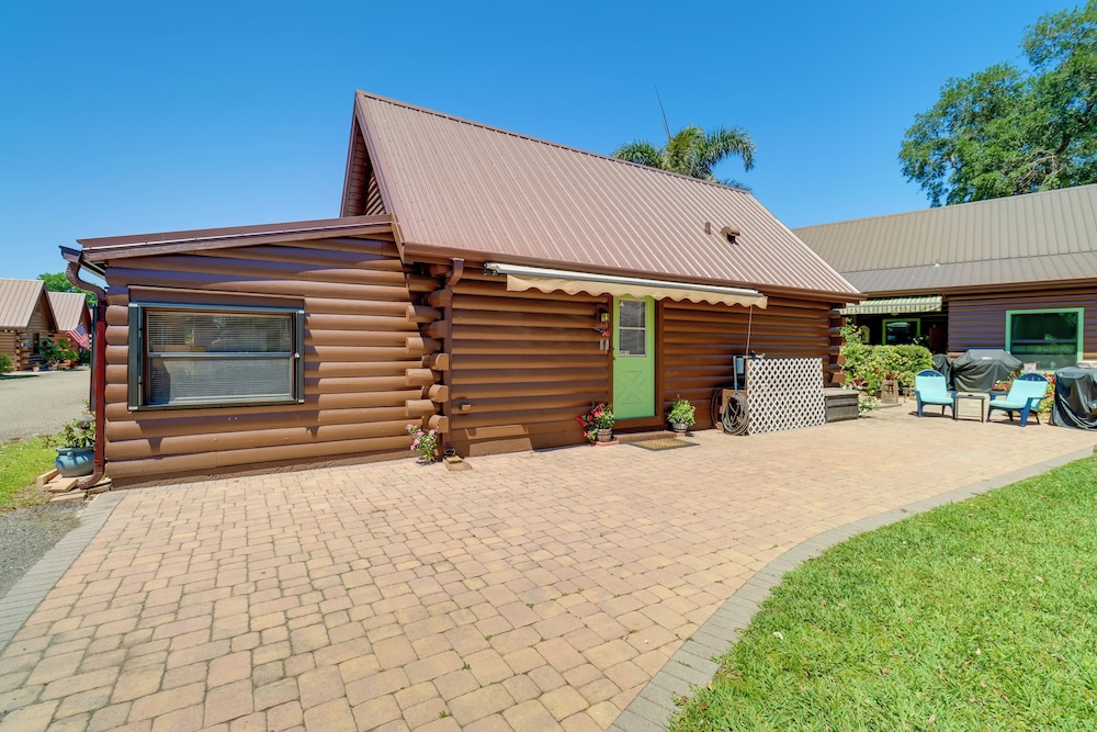 Cabin W/ Boat Launch & Pool Access In Okeechobee - Okeechobee, FL