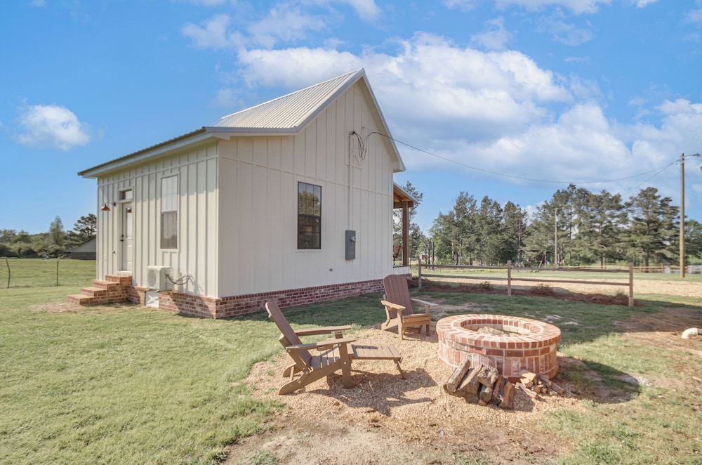 4-acre Plot: Farmhouse-chic Retreat In Forest! - 미시시피