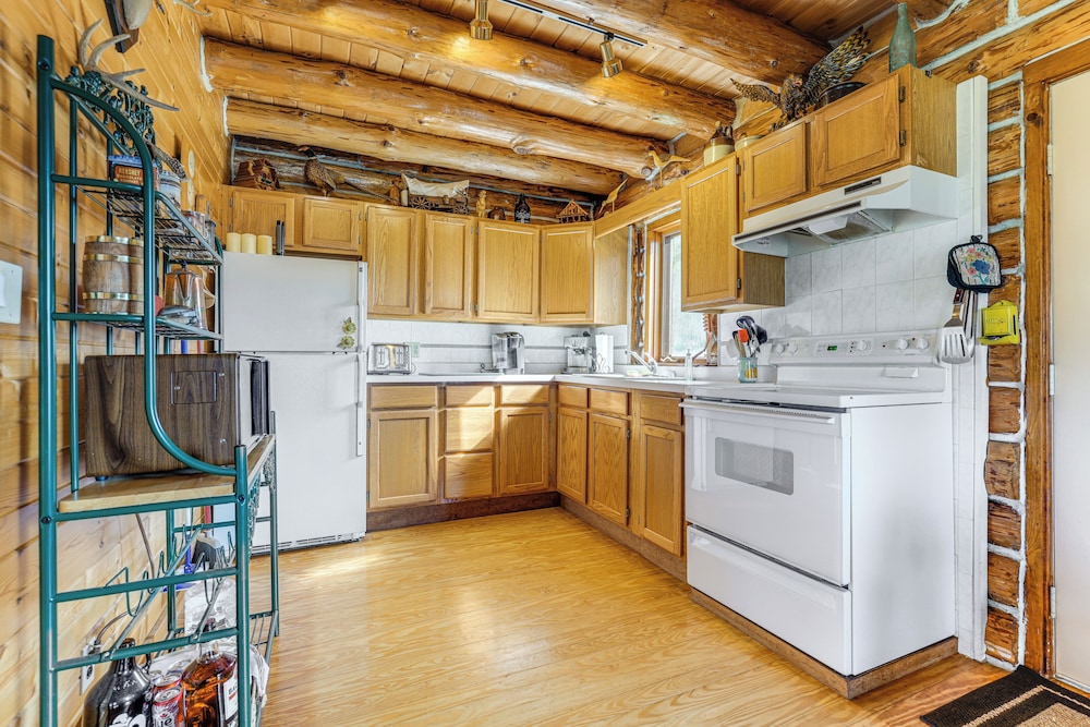 Log Cabin W/ Pond & Trail Access In Almond! - Finger Lakes, NY