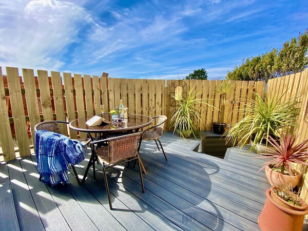 Padstow Holiday Home 2 Bedrooms, Wifi, Rear Decked Patio, Pets Welcome - Parking - Padstow
