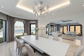 Villa Exclusiva, 5 quartos, piscina privativa, vista para a praia | Refeições no quarto