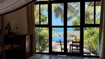 Quarto Deluxe, vista para o oceano | Cofre no quarto