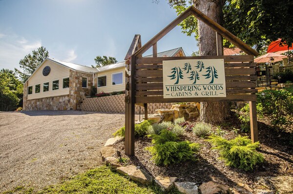 Whispering Woods Cabins & Grill - Arkansas