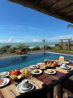 Café da manhã completo grátis todos os dias