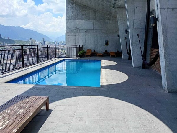 Stylish Private Room City Views & Prime Location - Monterrey
