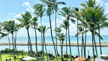 Apartamento família, 2 quartos, vista para a praia | Vista do quarto