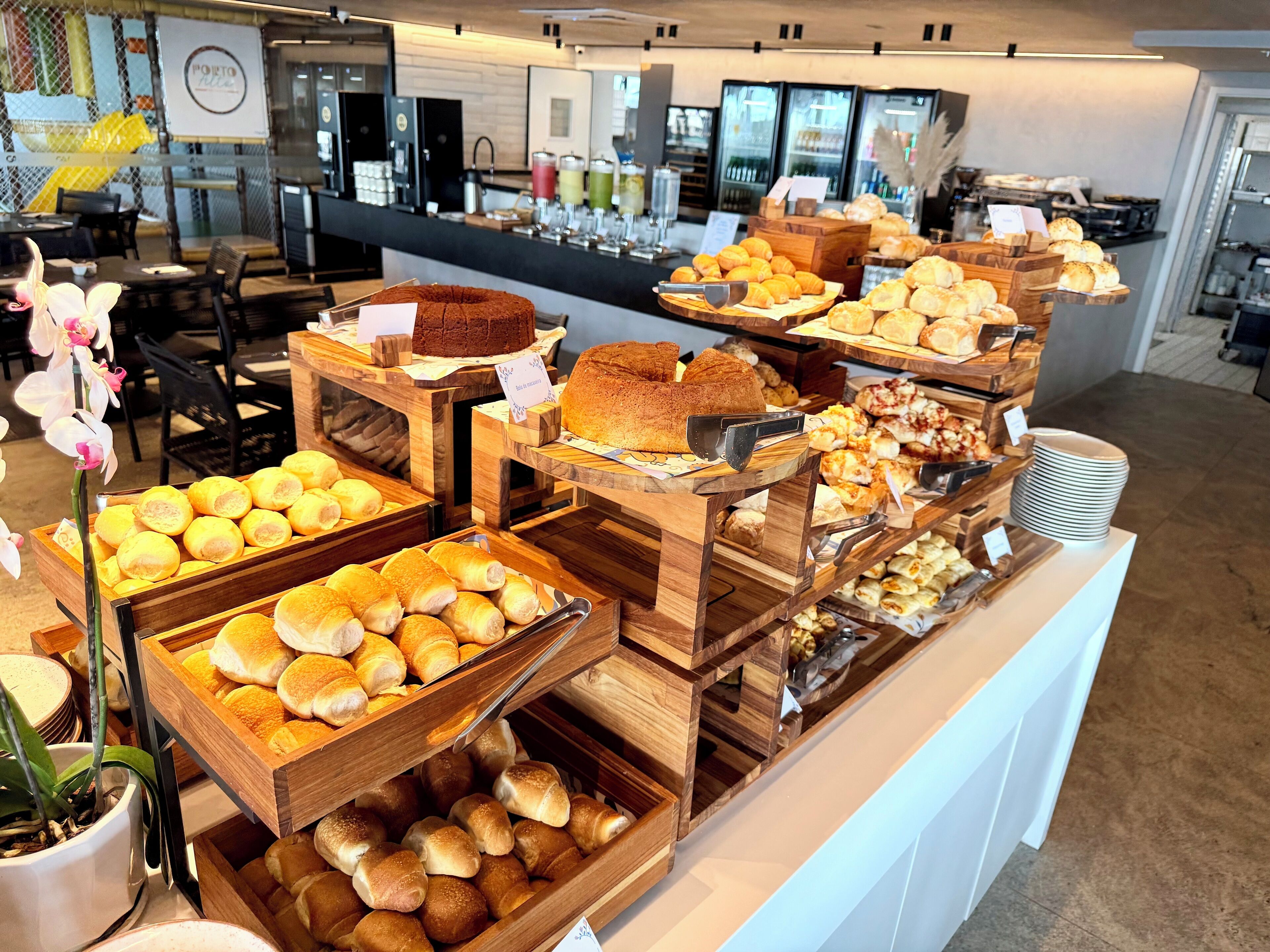 Café da manhã com buffet todos os dias (BRL 70 por pessoa) 