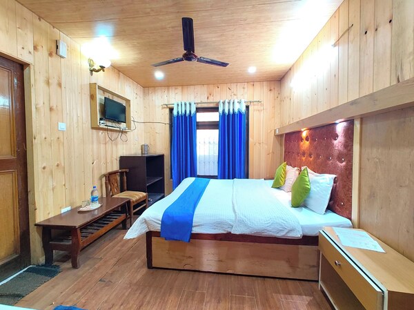 Hotel Chinar Lake View Near Mall Road - Nainital