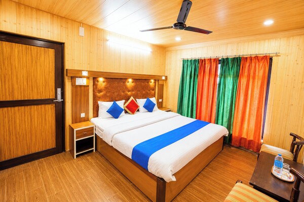 Hotel Chinar Lake View Near Mall Road - Nainital