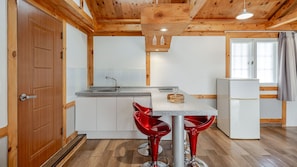 Quarto Básico, 1 quarto (Island Village Room(Pet/ Private BBQ)) | 1 quarto, Wi-fi grátis