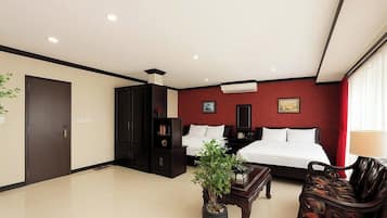 Quarto Quádruplo Familiar | 1 quarto, cofre no quarto, secretária, cortinas/cortinados opacos