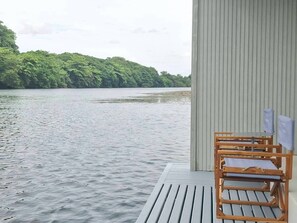Floating Villa with Breakfast | Terraço/pátio