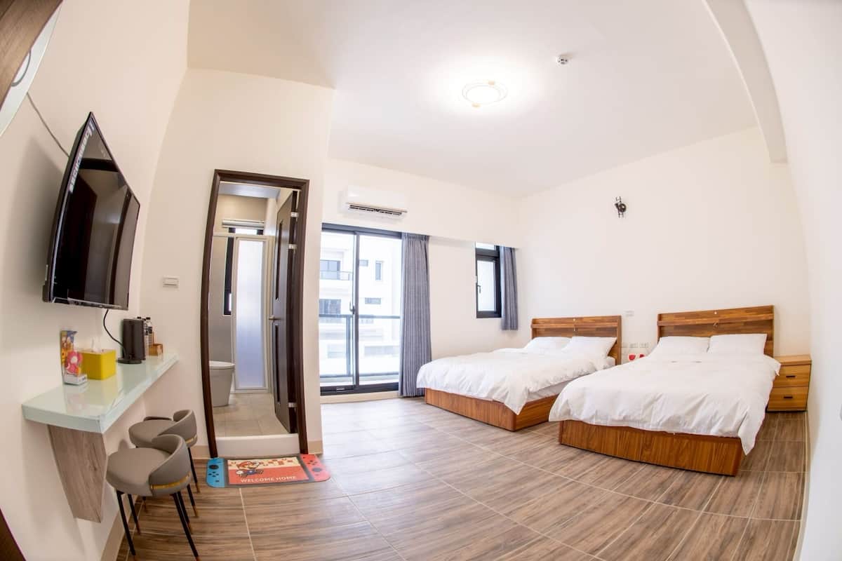 Quarto Quádruplo Comfort, varanda, vista parcial para o oceano | Wi-fi grátis
