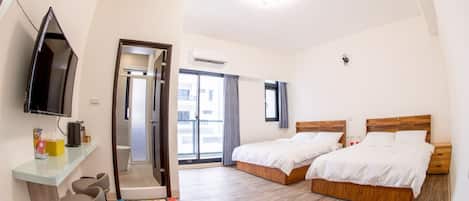 Quarto Quádruplo Comfort, varanda, vista parcial para o oceano | Wi-fi grátis