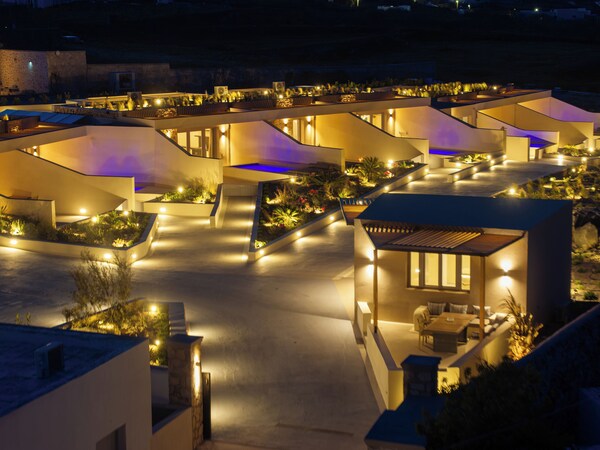 Illusion Suites - Santorini