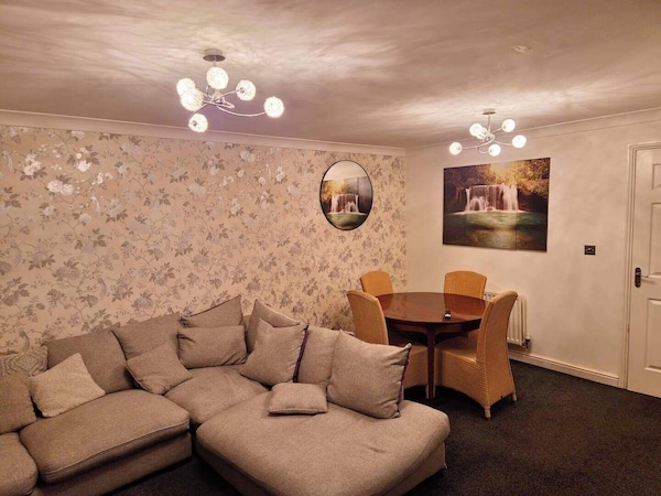 3 Bed House - Sleeps 6 - Parking - Wifi - Maidstone