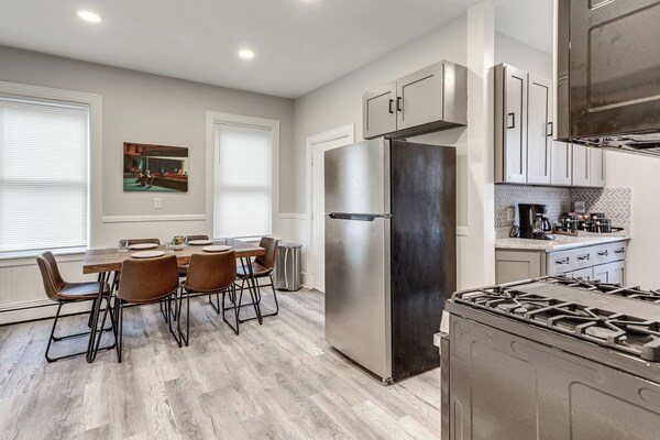 1 Mi To Dtwn: Pet-friendly Providence Apt W/ Yard - Scituate, RI