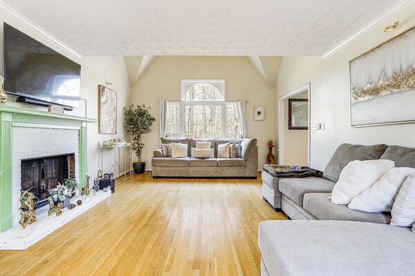 Private Hot Tub & Deck: Family Gem In Alpharetta - Roswell, GA