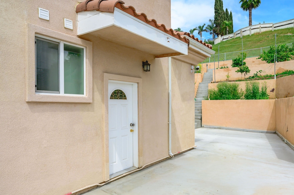 Relaxing Private Getaway With Bright Interiors - West Covina, CA
