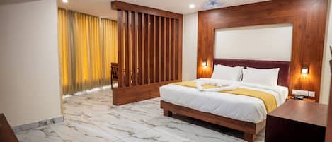1 quarto, individualmente mobiliados, escrivaninha