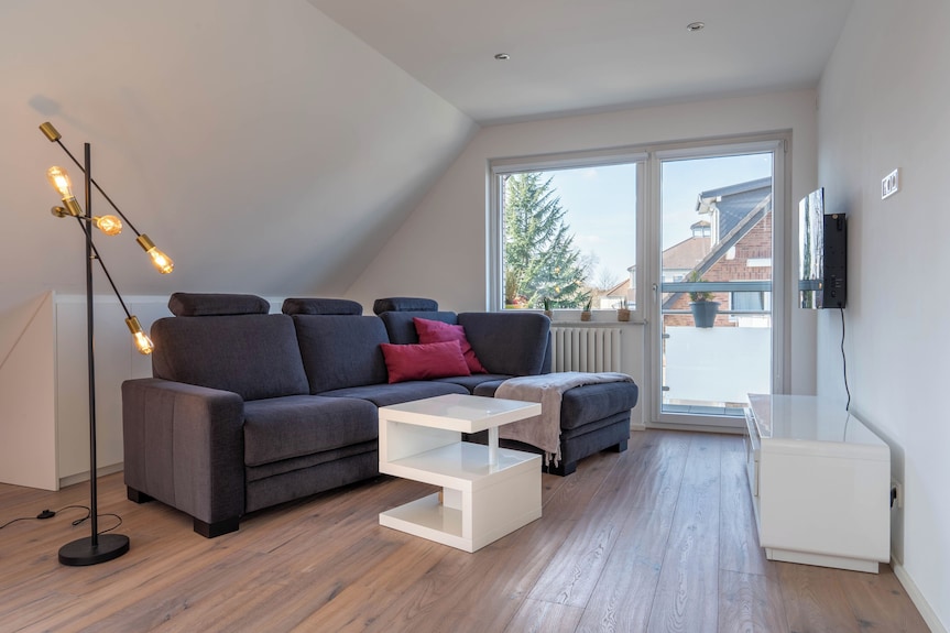 "Modern 2-room Apartment In Troisdorf, Centrally Located - Perfect Retreat!" - Bonn