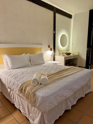 Quarto luxo (Hidro) | Cofres nos quartos, Wi-Fi de cortesia