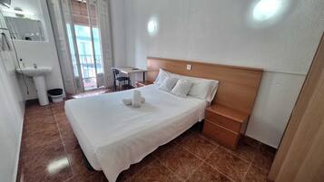 Quarto Duplo Económico, casa de banho partilhada | Wi-fi grátis