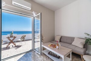 Apartamento, vista para o mar | Sala de estar