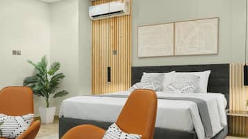 Apartamento Familiar, varanda, Vista para a cidade | 1 quarto, cofre com capacidade para portátil, secretária