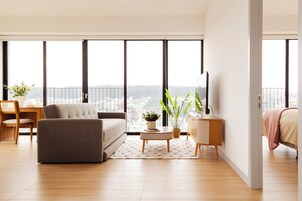 Apartamento | Área de estar | TV de tela plana 32 polegadas com canais a cabo