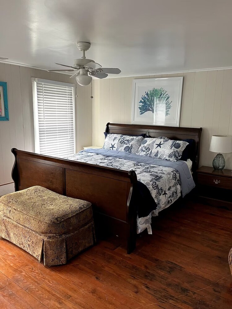 3-bedroom house in charming Cape Charles with AC, WiFi. Relaxing ...