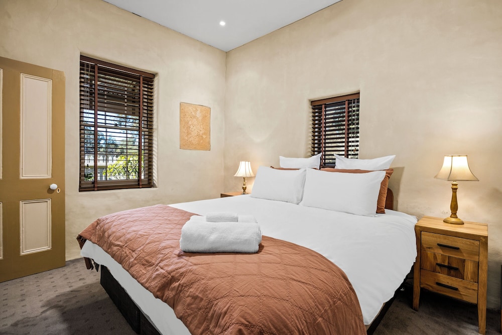 Idyllic, peaceful and historical "Coath Cottage" minutes from Bendigo's ...
