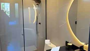 Apartamento | Casa de banho | Toalhas fornecidas, sabão, papel higiénico
