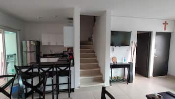 Condo família, para não fumantes, não aceita animais de estimação | Cozinha privada | Geladeira, micro-ondas, fogão, cooktop