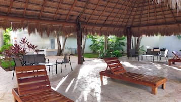 3 piscinas exteriores, da(s) 7:00 à(s) 21:00, espreguiçadeiras